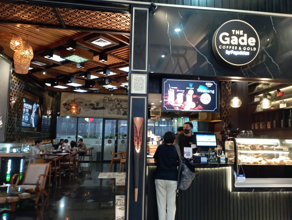 Nyeruput Kopi Van Leening di The Gade Sarinah - Bacalah